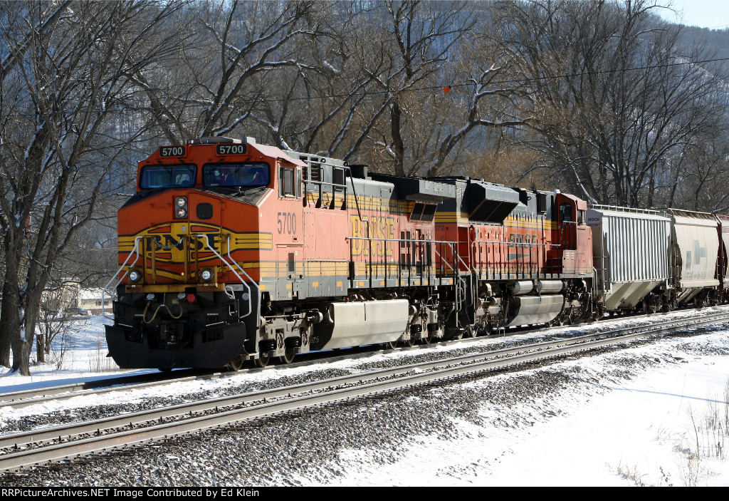 BNSF 5700